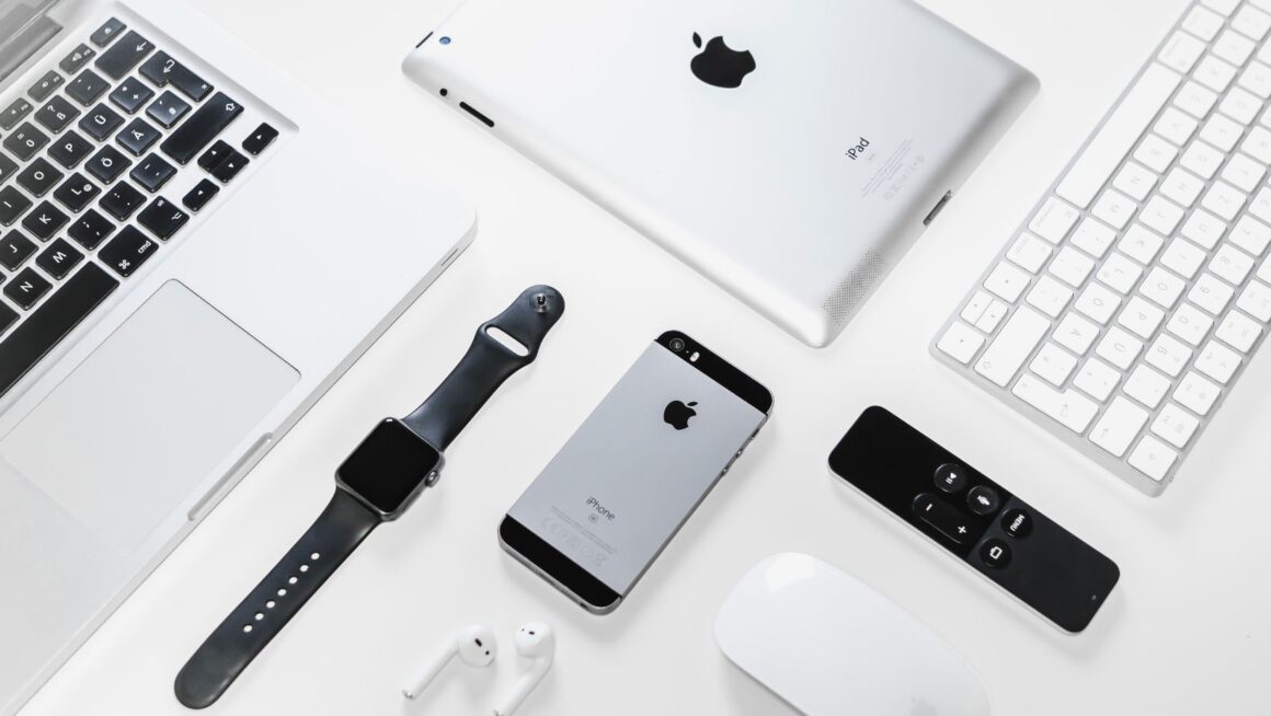 How to Use Apple Pay: Everything You Need to Know - Programgeeks
